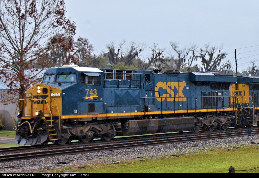 CSX 743